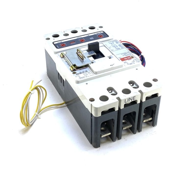 Cutler Hammer KD3400F 3 Pole 400A 600V Breaker w/2 Auxs + Shunt
