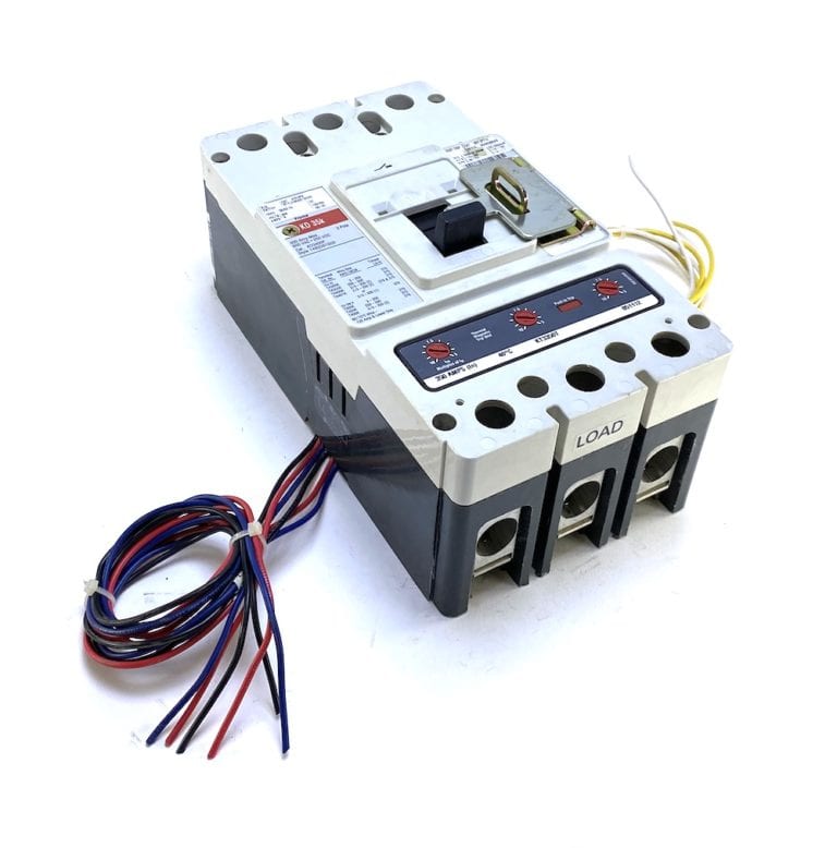 Cutler Hammer KD3400F 3 Pole 400A 600V Breaker w/2 Auxs + Shunt