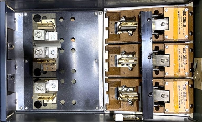 General Electric QMR365 3P 400 Amp Fusible Panelboard w/Hardware