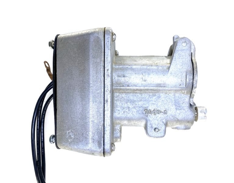 Eaton Crouse-Hinds 7565-D Explosion Proof Receptacle Plug w/Bolts