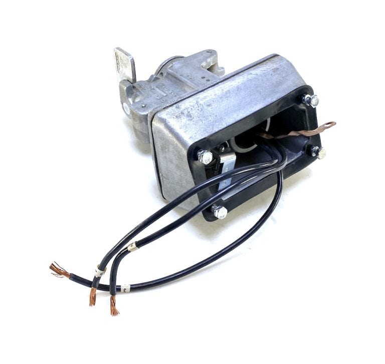 Eaton Crouse-Hinds 7565-D Explosion Proof Receptacle Plug w/Bolts