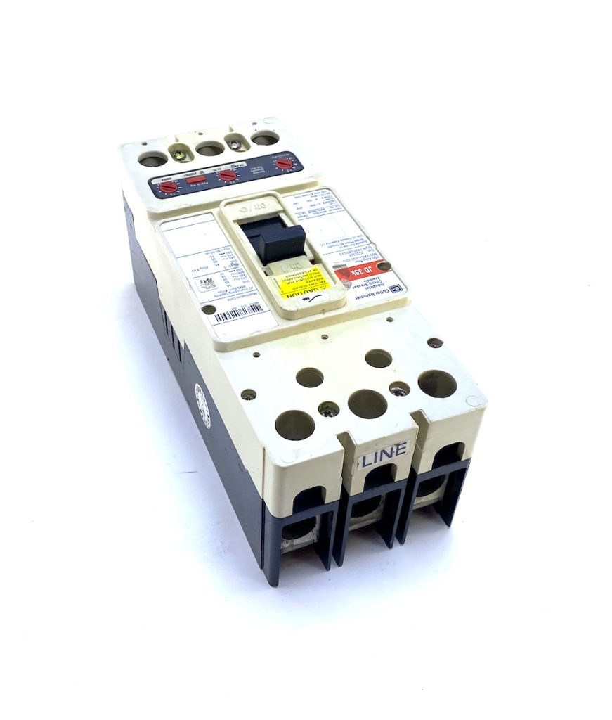 Cutler Hammer JD3250F 3Pole 250A Breaker w/250A Trip (Minor Chip)