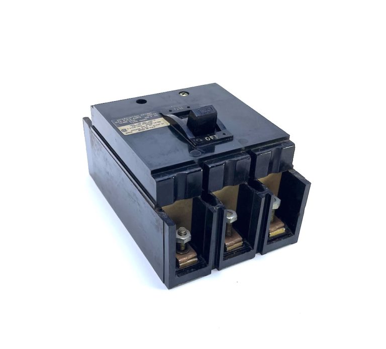 Square D Q2M3125MT 3 Pole 125 Amp 240V Circuit Breaker (Chipped)