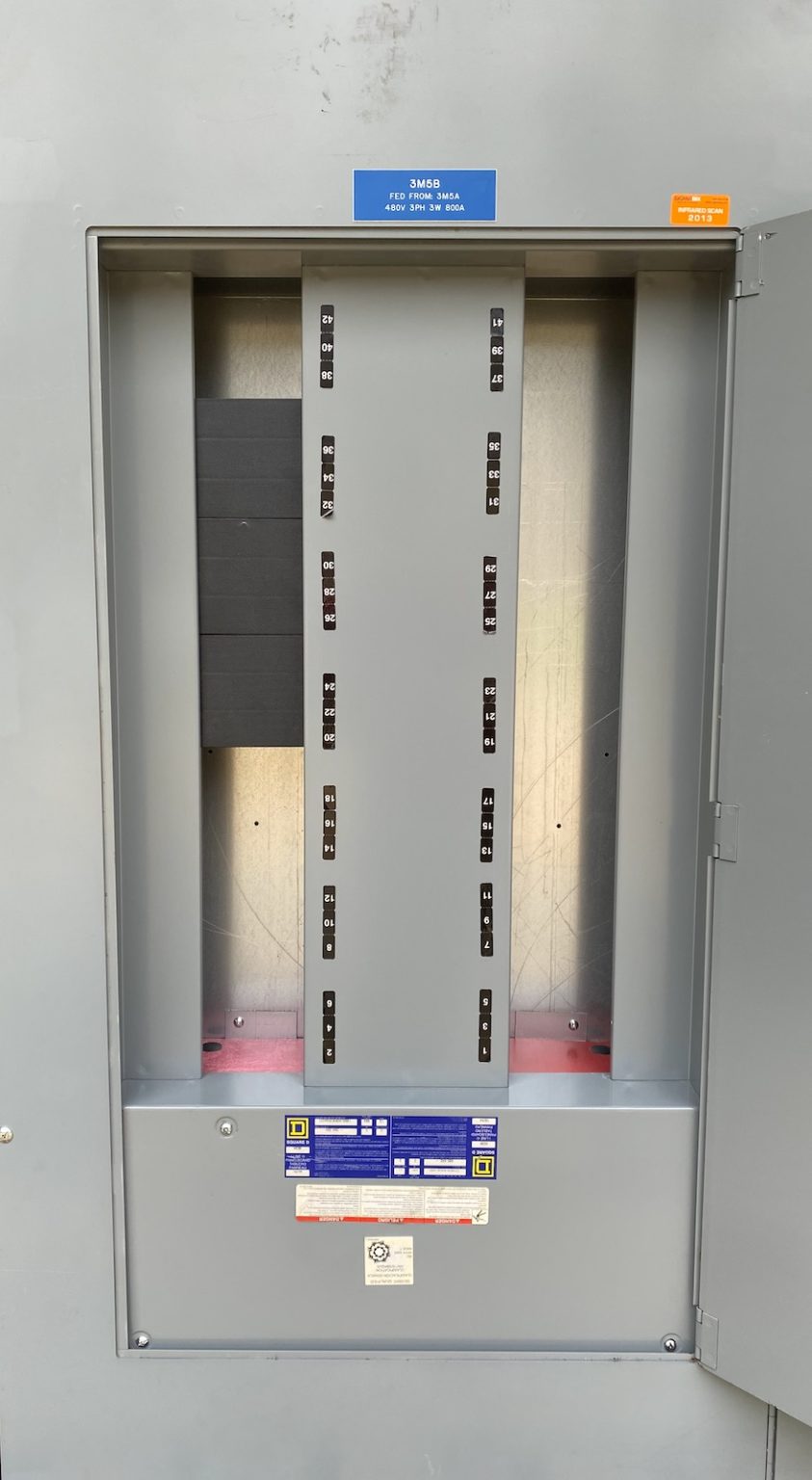 Square D HCM 3P3W 42 Circuit 800 Amp 480V Indoor I-Line MLO Panel