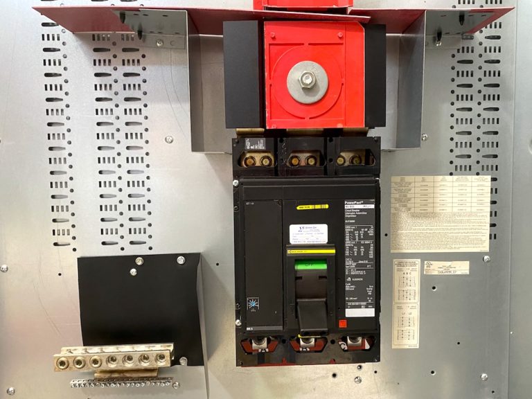 Square D 3P3W 48 Circuit 800 Amp 480Vac I-Line Main Breaker Panel