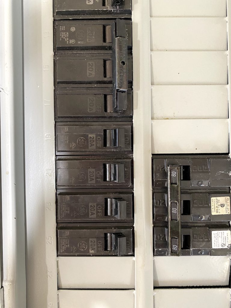 General Electric 3P4W 200 Amp 240V Main Breaker Panel w/Breakers