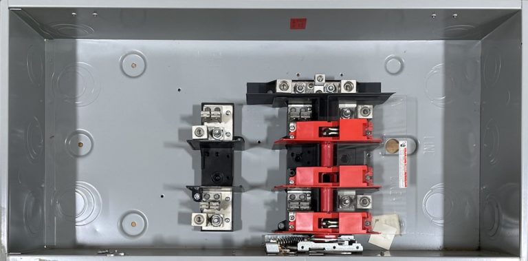 Siemens H224N 2P3W 200 Amp 240 Vac Fusible Safety Switch (NIB)