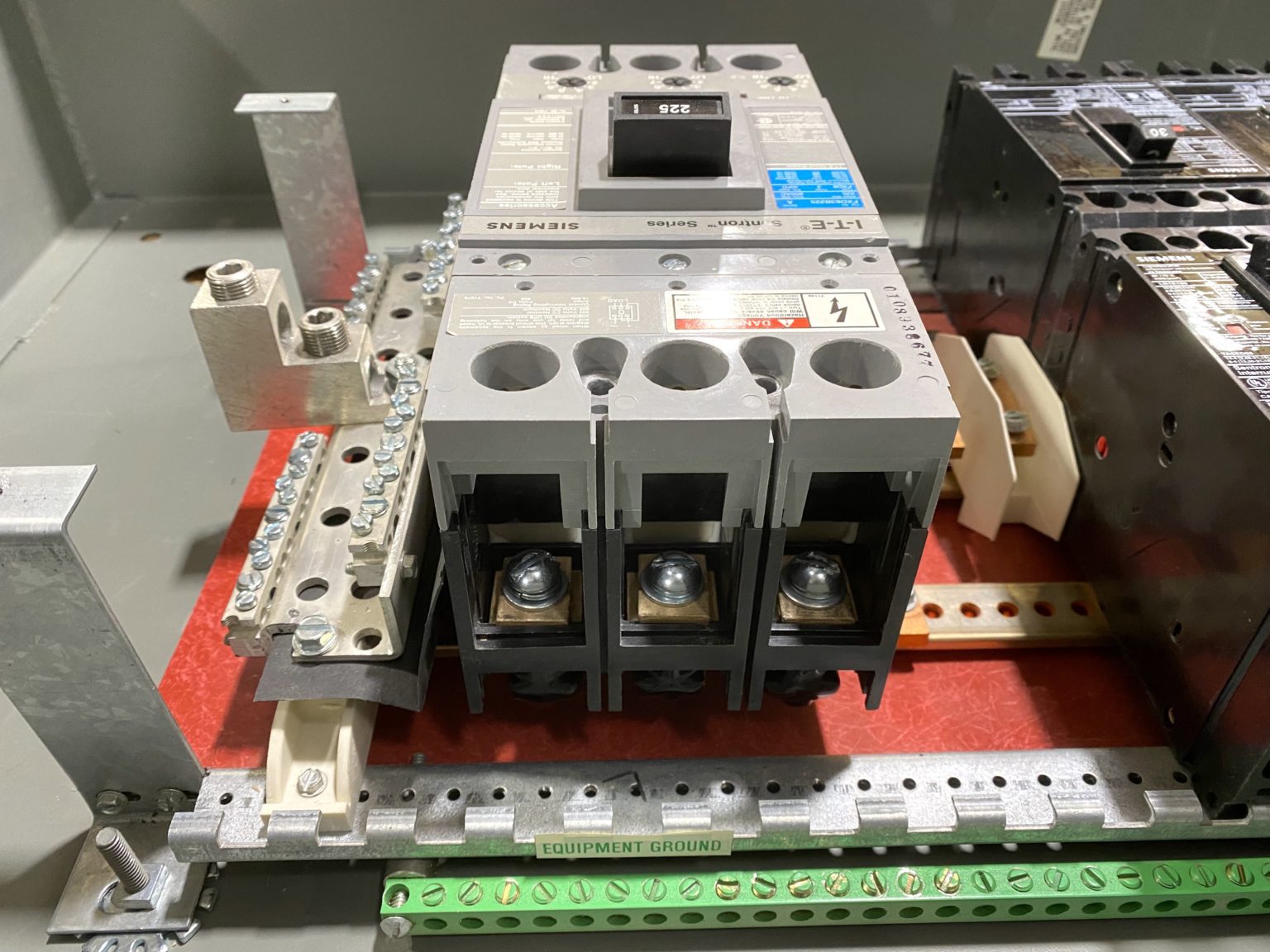 Aftermarket 3P4W 225A 480/277V 22kA Main Breaker Panel w/Breakers