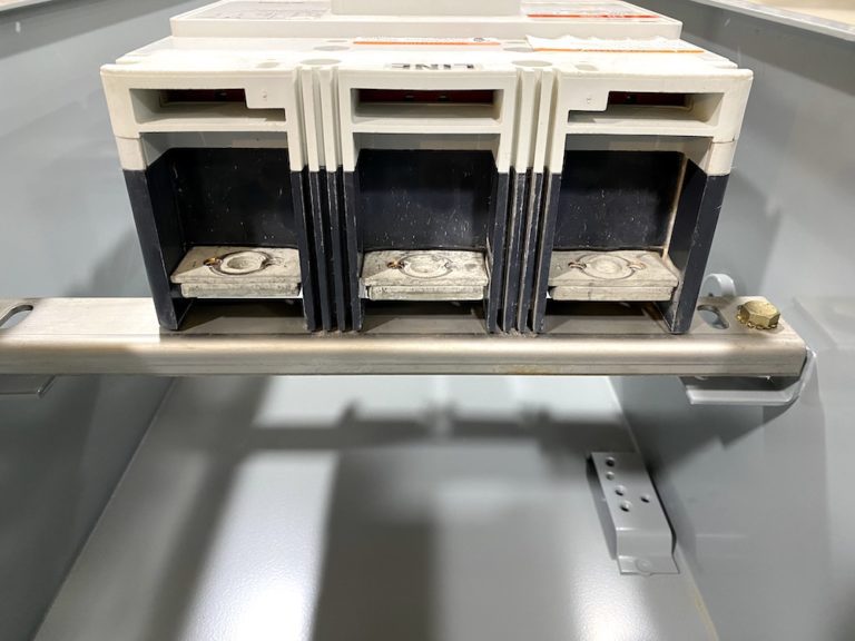Cutler Hammer LD3600F 3P 600 Amp 600V Breaker w/SLDN600 Enclosure