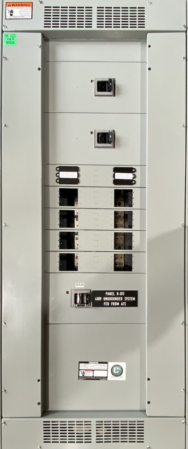 Siemens P4 3P3W 600 Amp 480V 36 Circuit Main Breaker Panel w/Kits