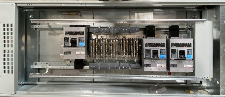 Siemens P4 3P3W 600 Amp 480V 36 Circuit Main Breaker Panel w/Kits