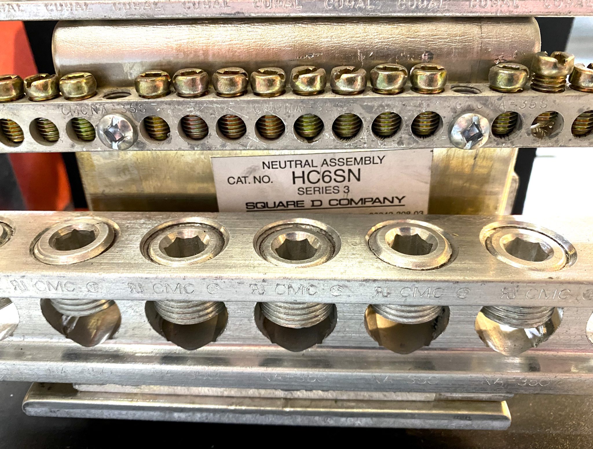 Square D 3P4W 600Amp 480Vac 42 Circuits MLO I-Line Breaker Panel