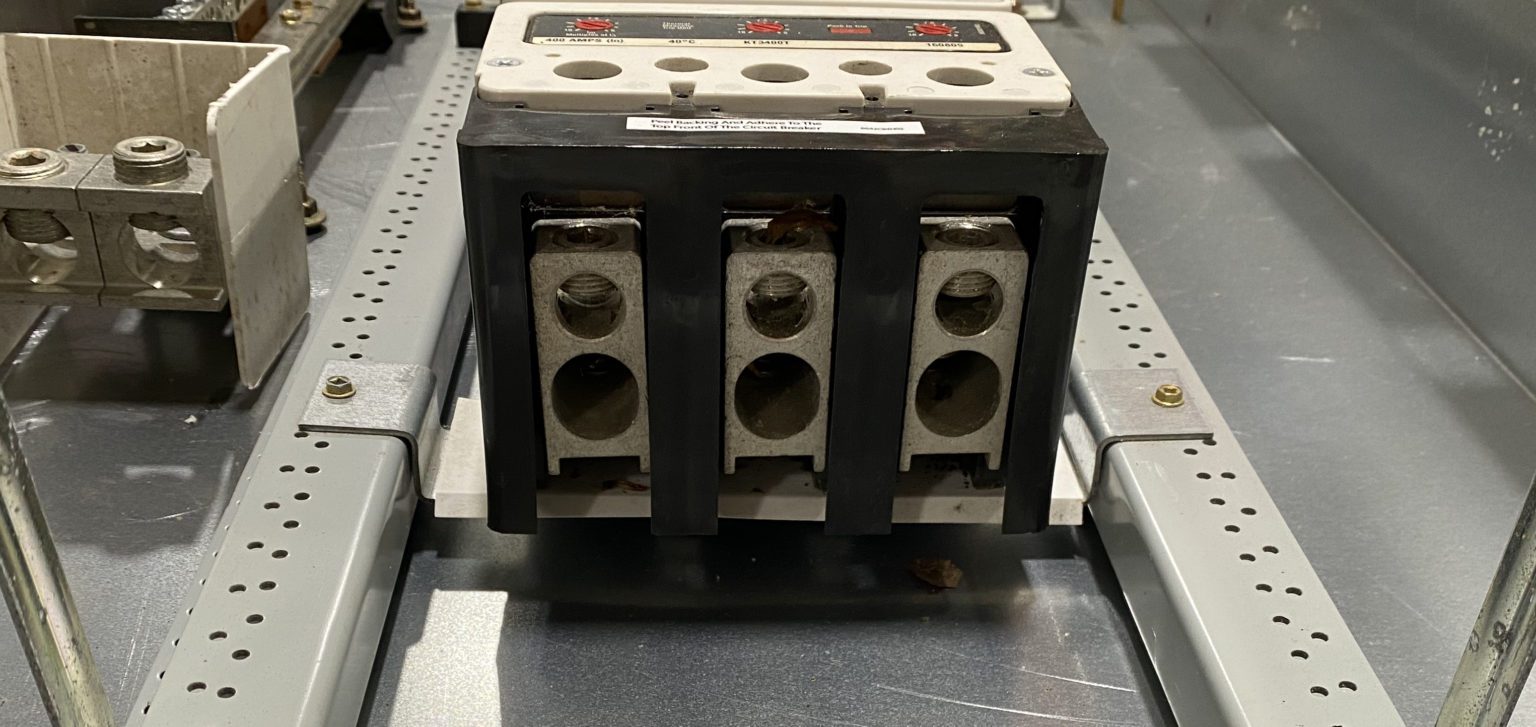 Eaton PRL1A 3P4W 400 Amp 208Y/120 Vac 30 Cir Main Breaker Panel