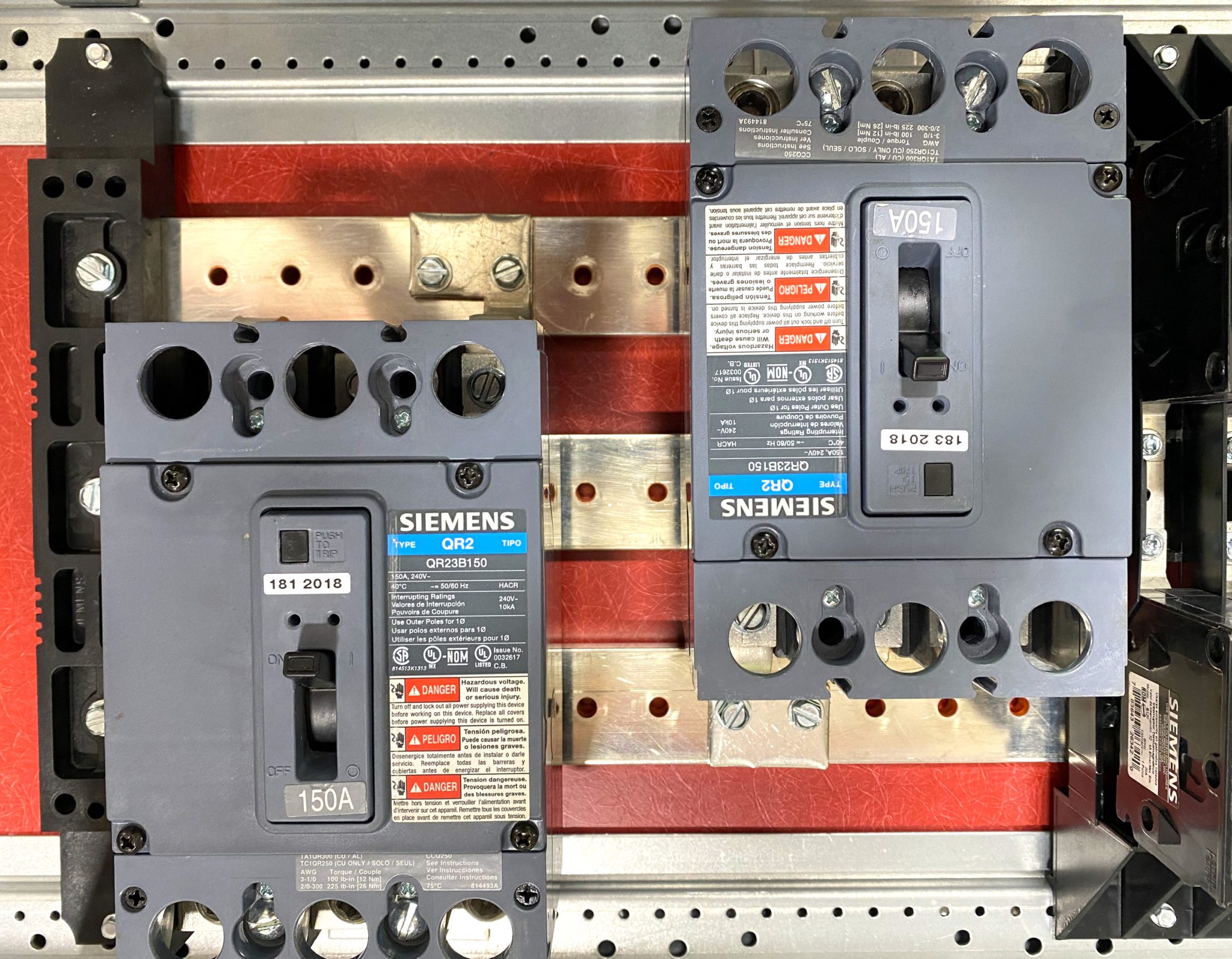 Siemens Type P2 3P4W 600 Amp 208Y/120 Vac 36 Cir MLO Panel
