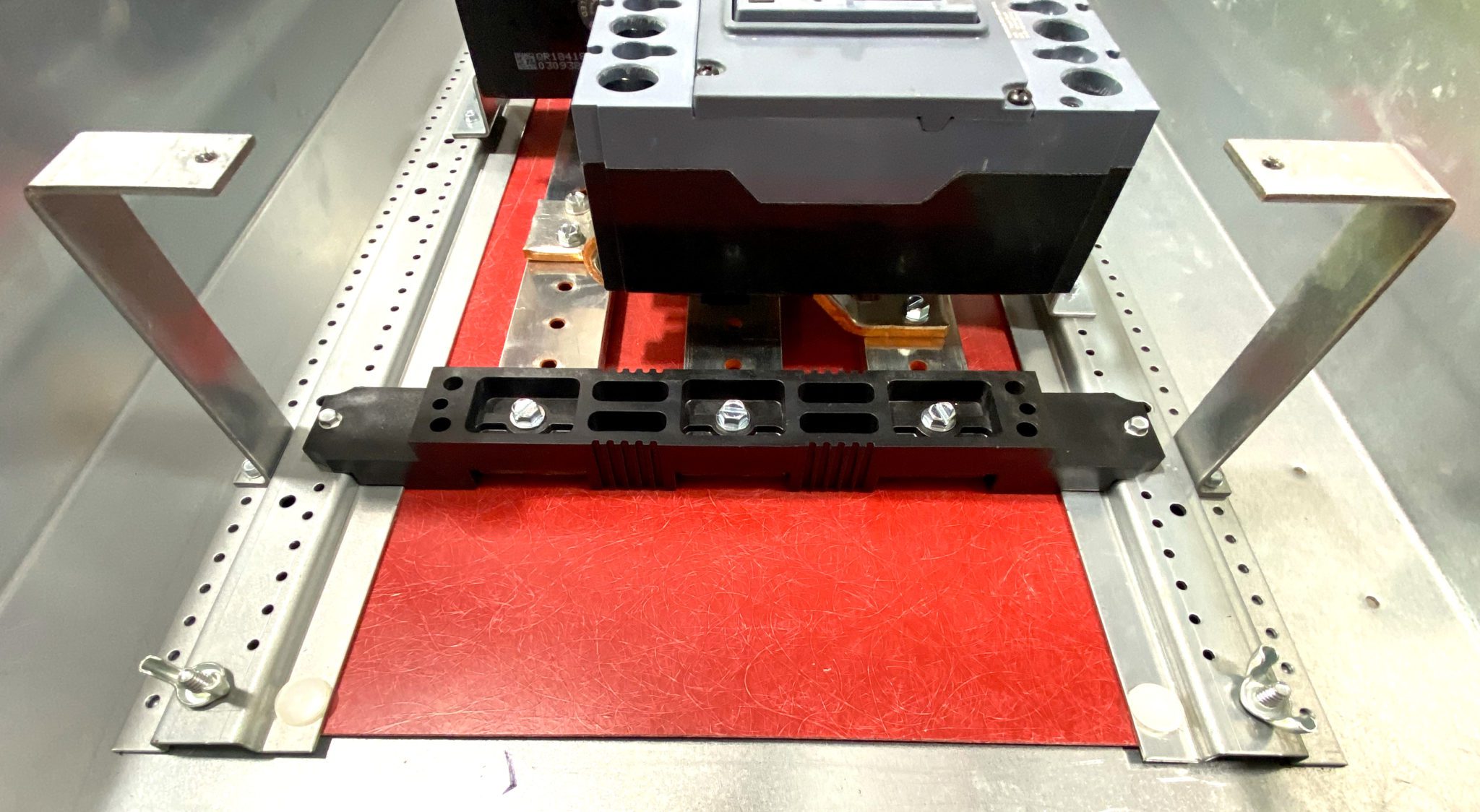 Siemens Type P2 3P4W 600 Amp 208Y/120 Vac 36 Cir MLO Panel