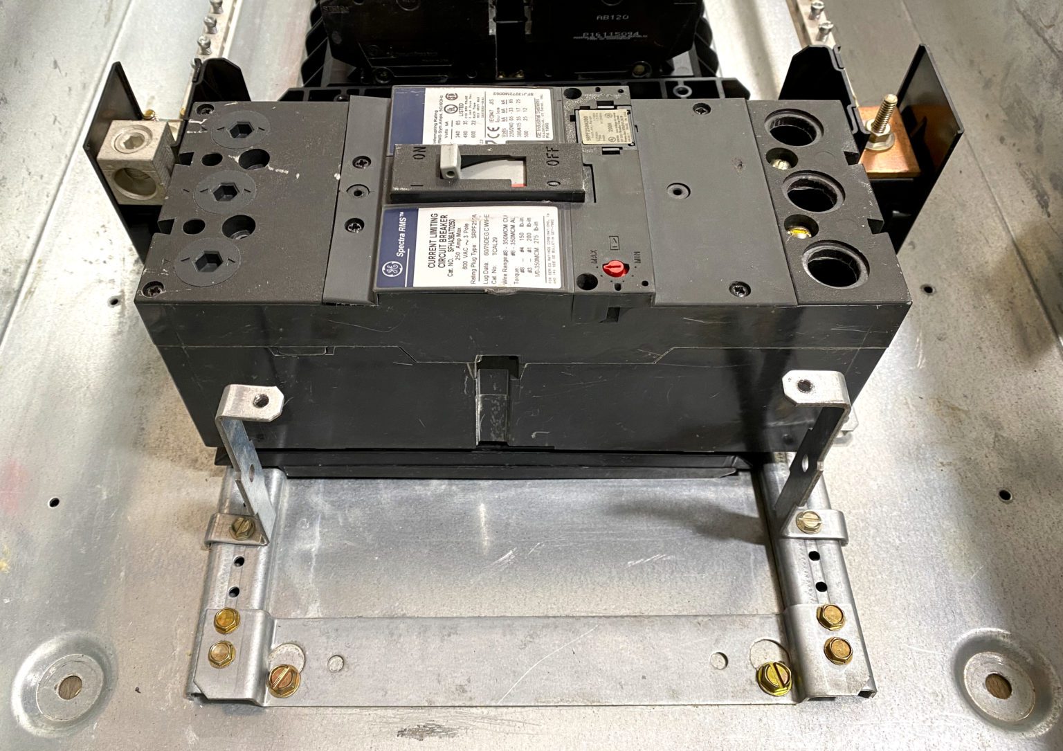 General Electric 3P4W 225Amp 208Y/120Vac 42Cir Main Breaker Panel