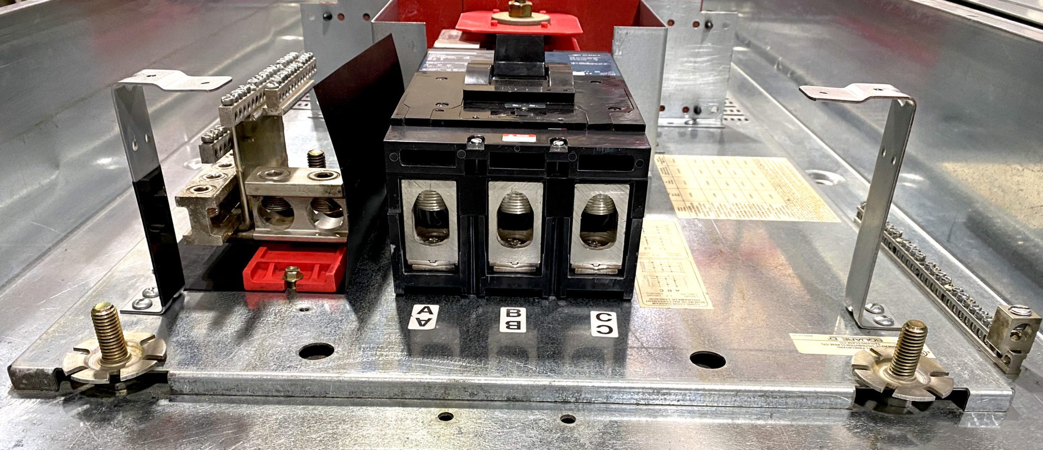 Square D 3P4W 400 Amp 480Vac 42 Circuit Main Breaker I-Line Panel