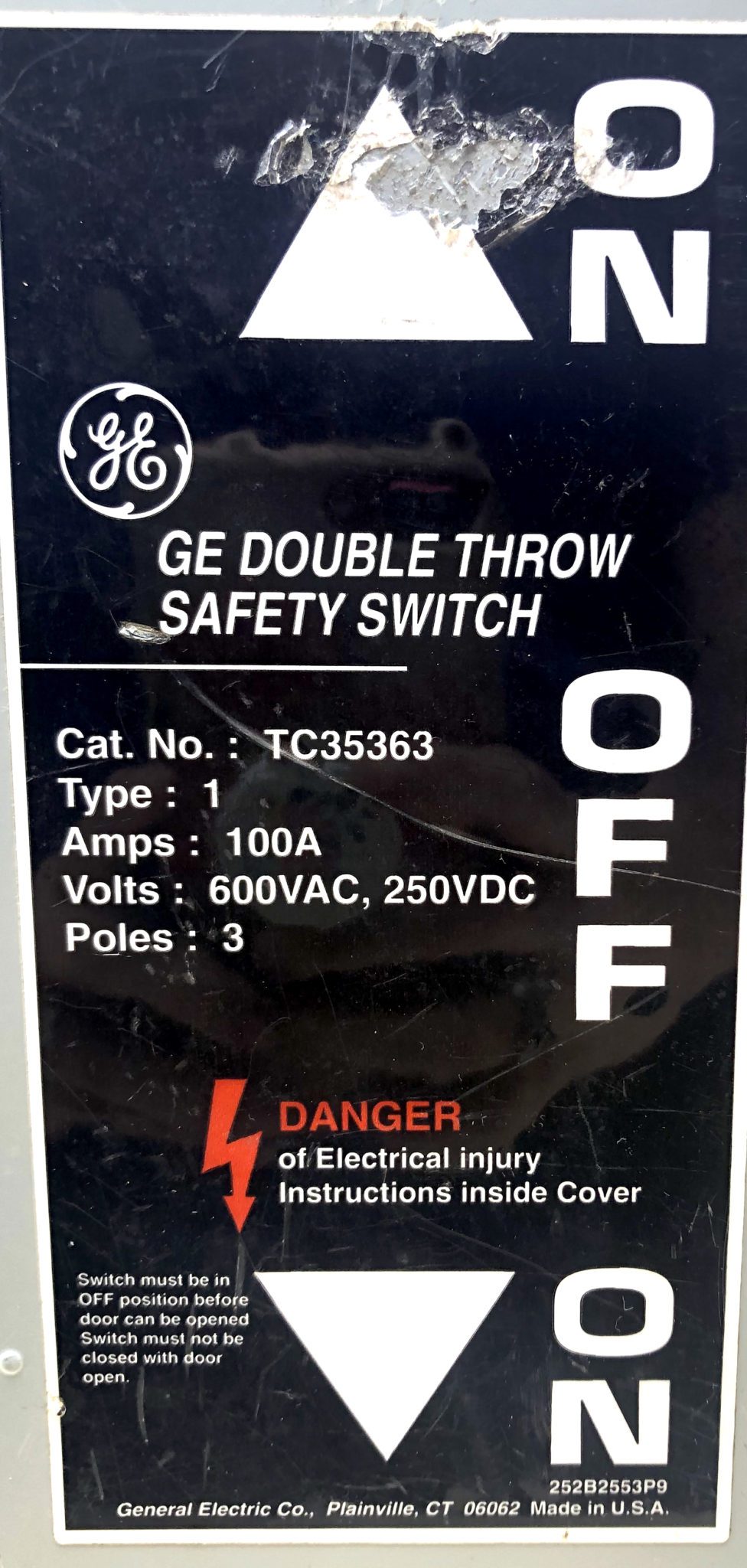 General Electric 3P3W 100Amp 600Vac Double Throw Switch (Surplus)