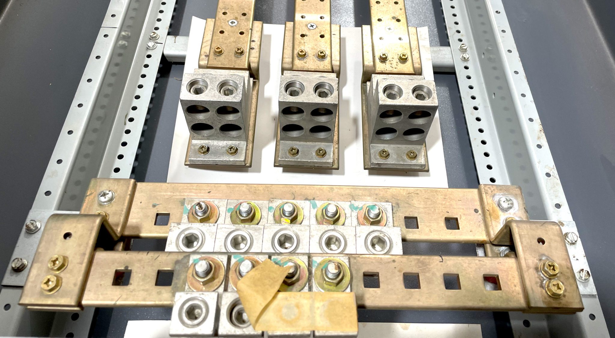Eaton 3P4W 1200 Amp 208Y/120 Vac Main Lug Only Panelboard