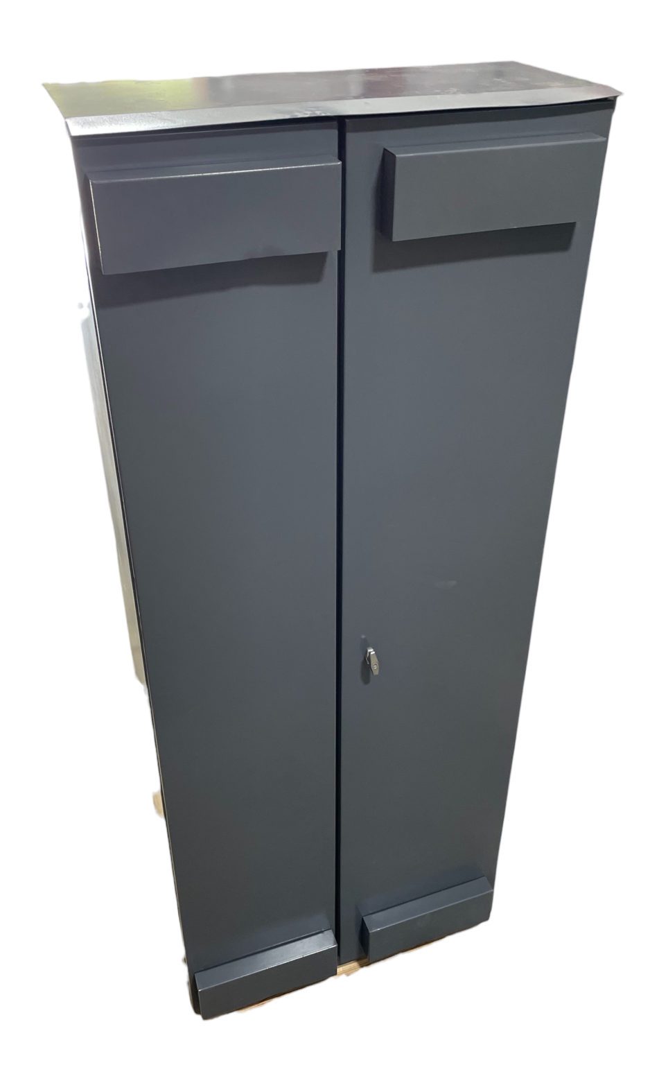 Eaton 3P4W 1200 Amp 208Y/120 Vac Main Lug Only Panelboard