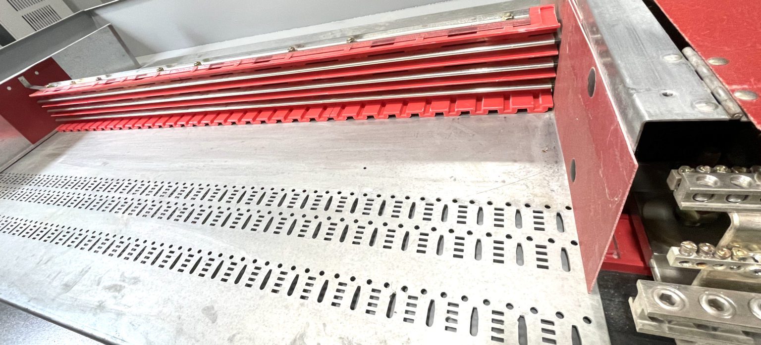 Square D 3P4W 600Amp 480Vac 66Circuits Main Lug Only I-Line Panel