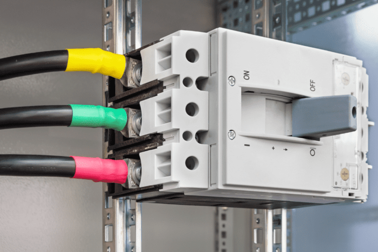 Types of Industrial Circuit Breakers and How They Work | EPC