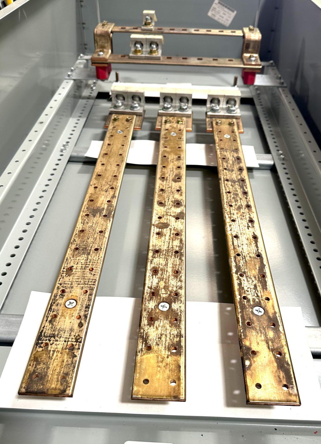 Eaton PRL4 3P4W 400 Amp 208Y/120V 32 Ckt Pow-R-Line Panel (NEW)