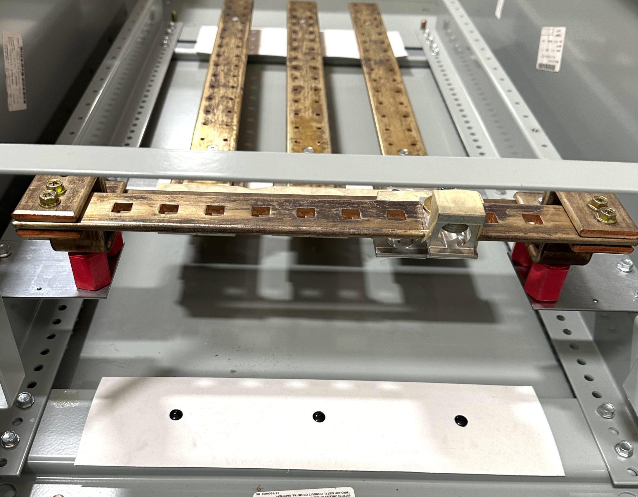 Eaton PRL4 3P4W 400 Amp 208Y/120V 32 Ckt Pow-R-Line Panel (NEW)