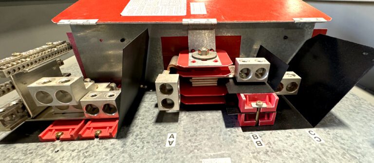 Square D 3P4W 600 Amp 480Y/277 Vac Main Lug I-Line Panelboard