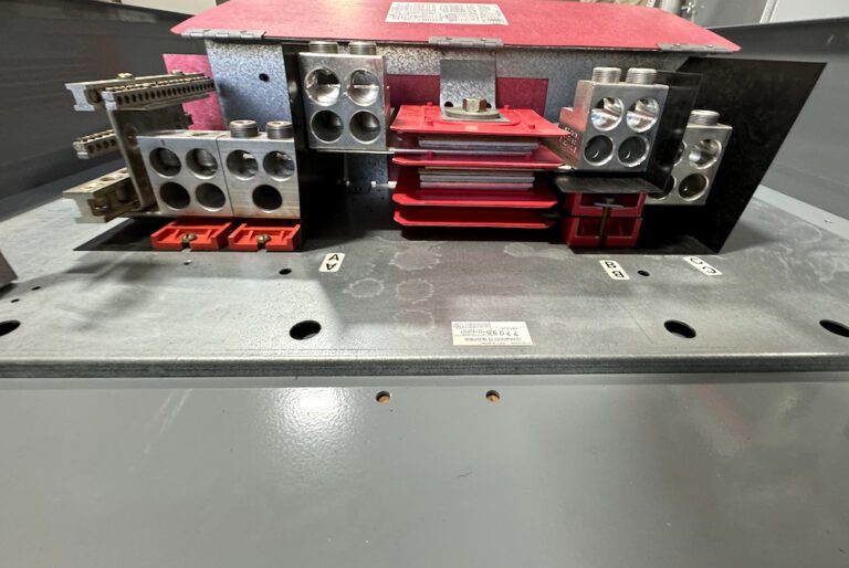 Square D 3P4W 800A 480Y/277V 42 Circuit NEMA 1 MLO I-Line Panel