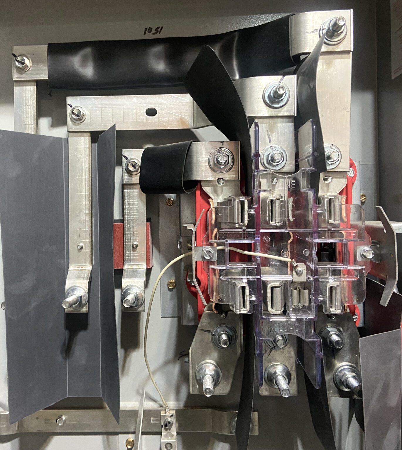 Milbank EC-350 3P4W 400 Amp 600 Vac Fusible Electrical Enclosure