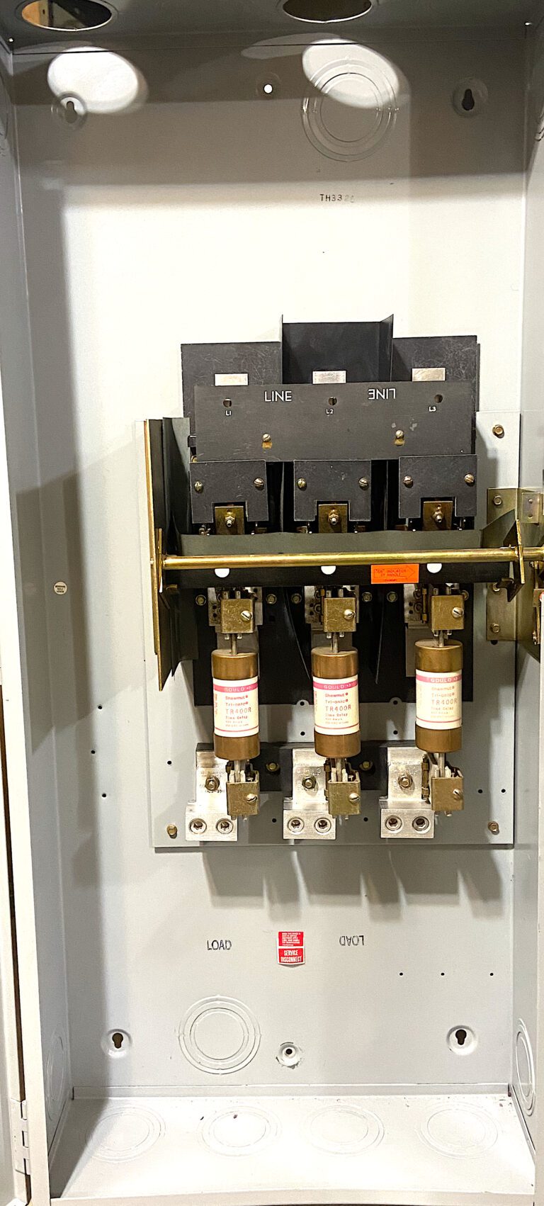 General Electric TH3326 3P3W 600A 240V Safety Switch w/400A Fuses