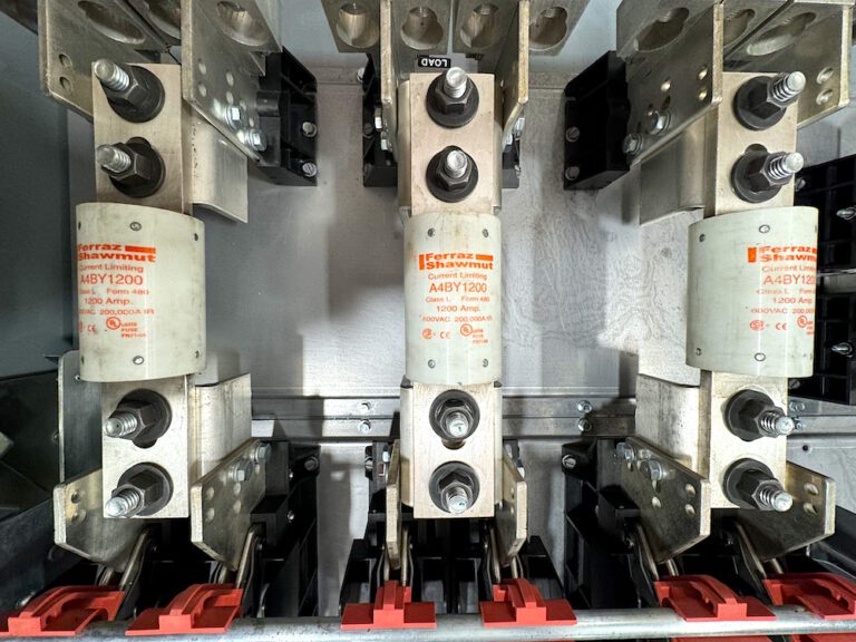 Siemens HF328NR 3P4W 1200 Amp 240V NEMA 3R Fusible Safety Switch