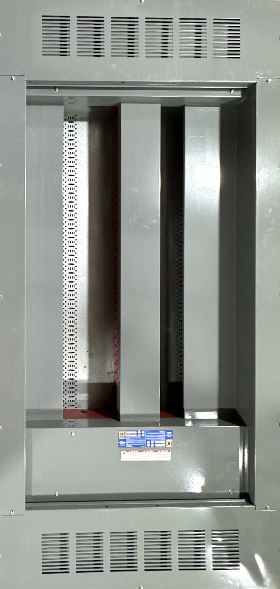 Square D 3Phase 3Wire 600Amp 480Vac 66 Circuits MLO Panel w/Doors