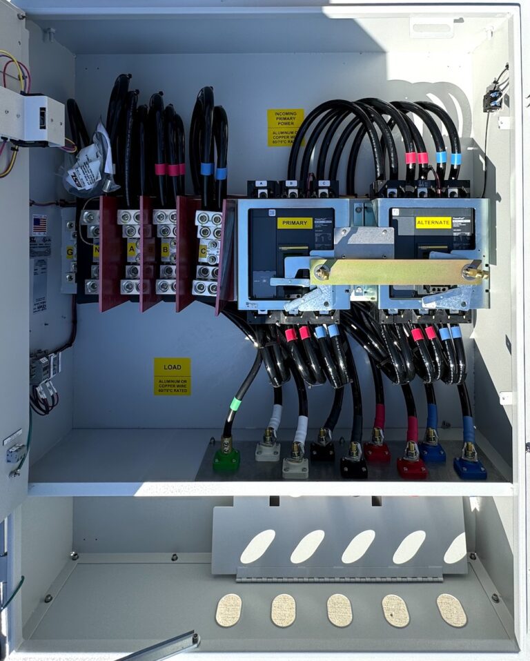 ESL 3060-0103 3P4W 600 Amp 208V N3R Manual Transfer Switch (NEW)