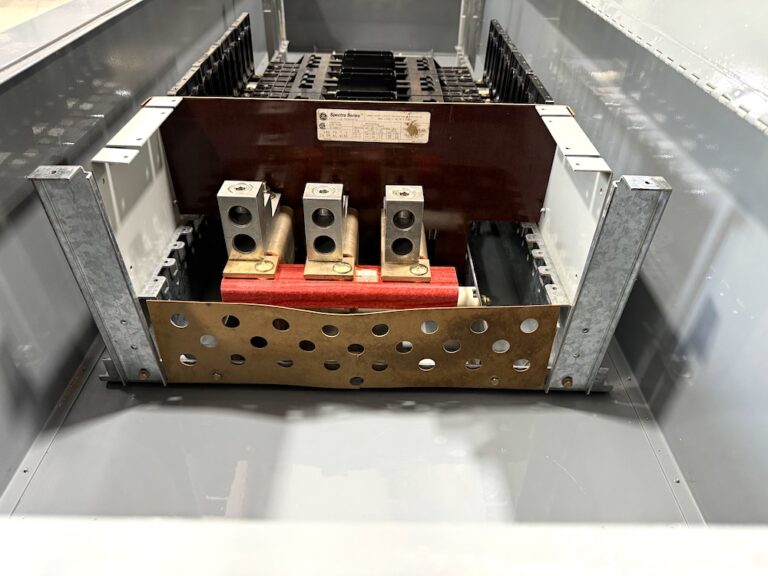 General Electric 3P3W 600 Amp 480V NEMA 1 MLO Spectra Panelboard
