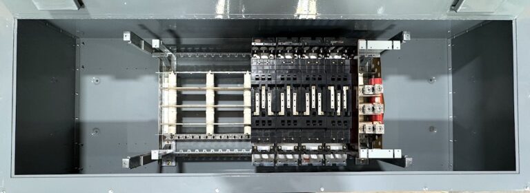 General Electric 3P3W 600 Amp 480V NEMA 1 MLO Spectra Panelboard