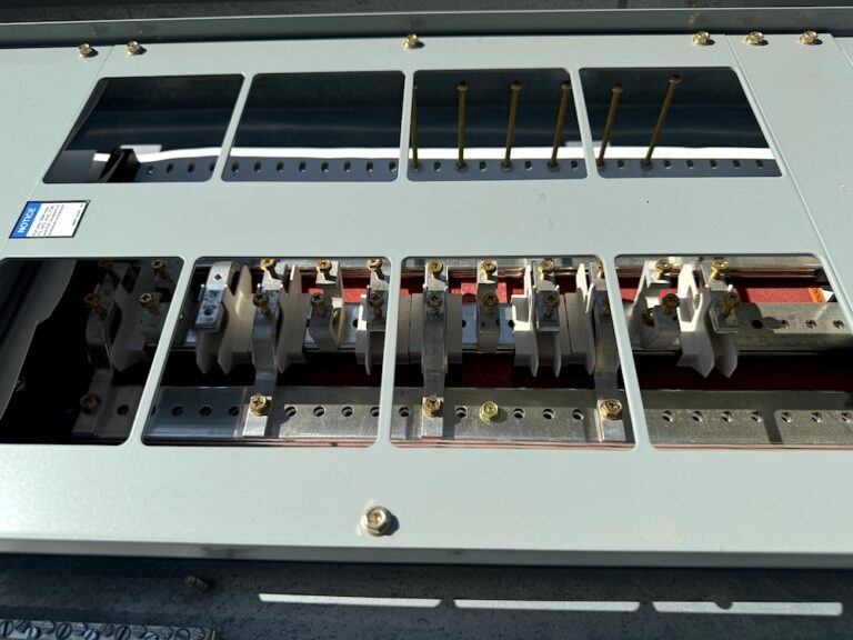 Eaton PRL2A 3P4W 600 Amp 480Y/277 Vac MB Panelboard (24 Circuit)