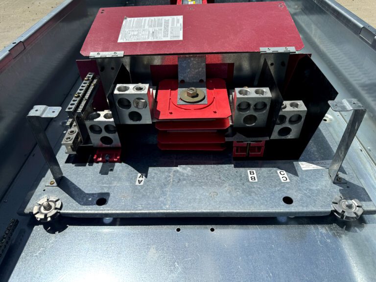 Square D 3P4W 800 Amp 600 Vac MLO I-Line Panelboard (42 Circuit)