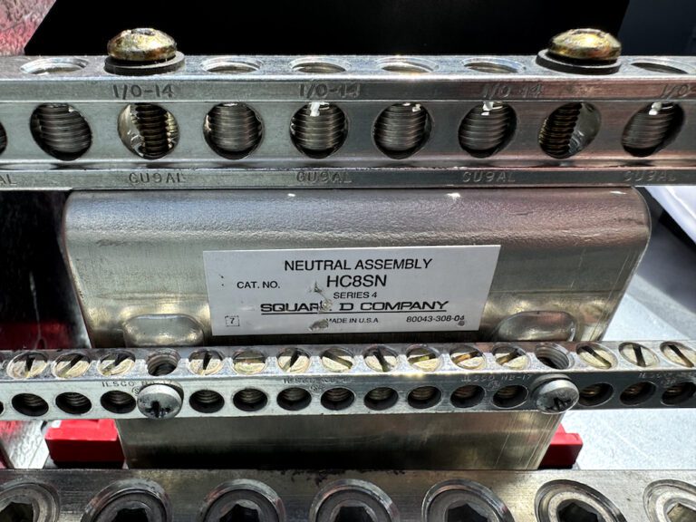 Square D 3P4W 800 Amp 600V NEMA 3R MLO I-Line Panel (42 Circuit)