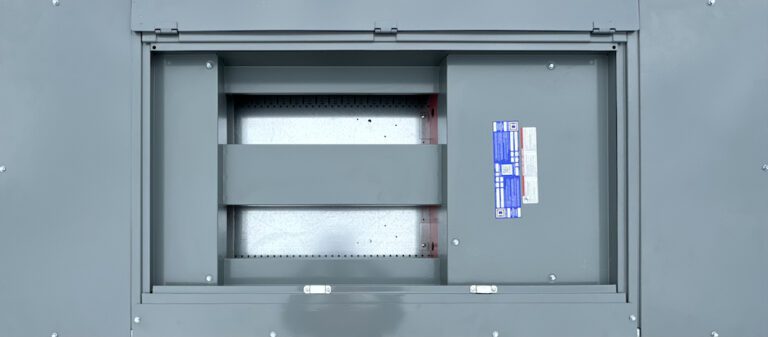 Square D 3P4W 400 Amp 600 Vac MLO I-Line Panelboard (30 Circuit)