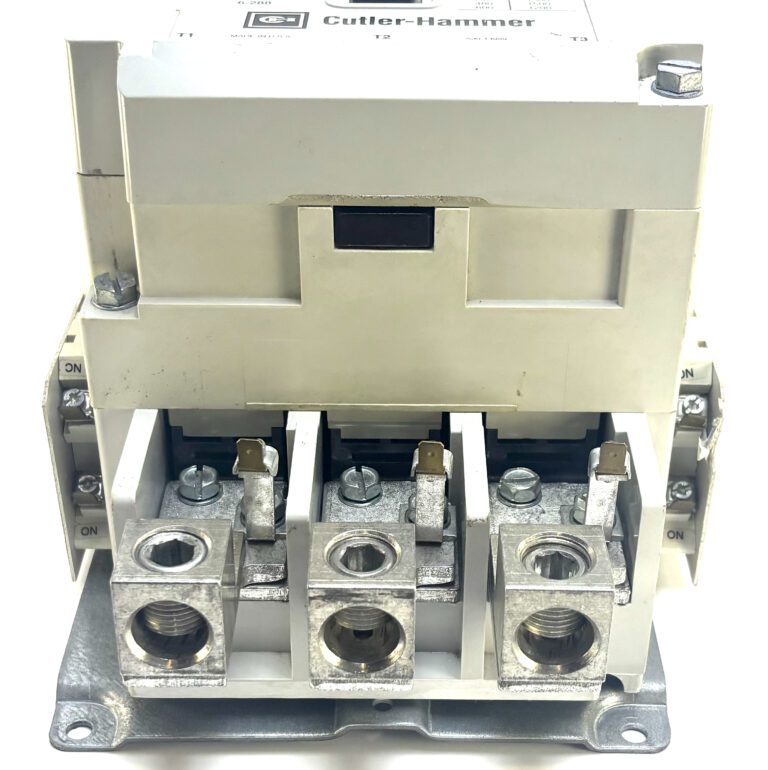Cutler Hammer C825KN10 3P 200A 600V Contactor w/120V Coil (Chip)