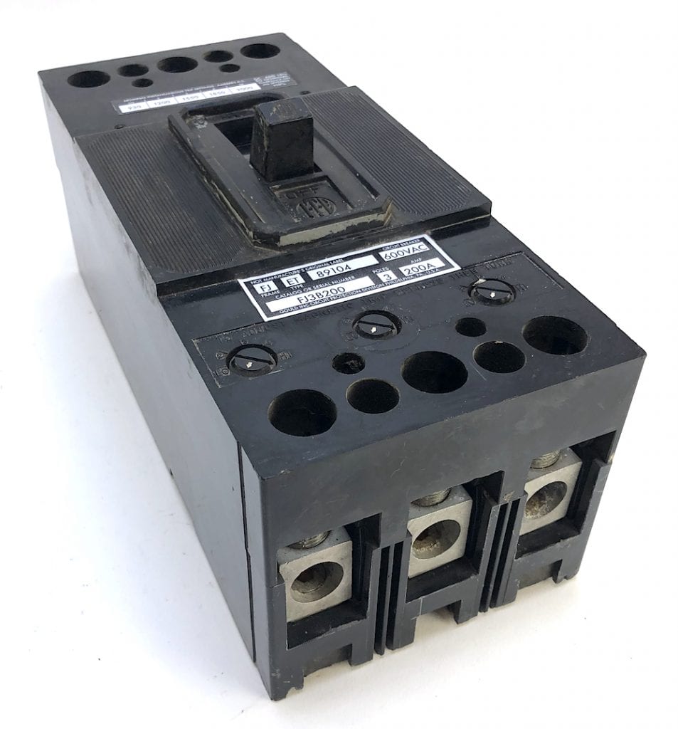 Eaton PRL3A 1P3W 600 Amp 240V NEMA 3R MLO Panelboard (42 Circuit)